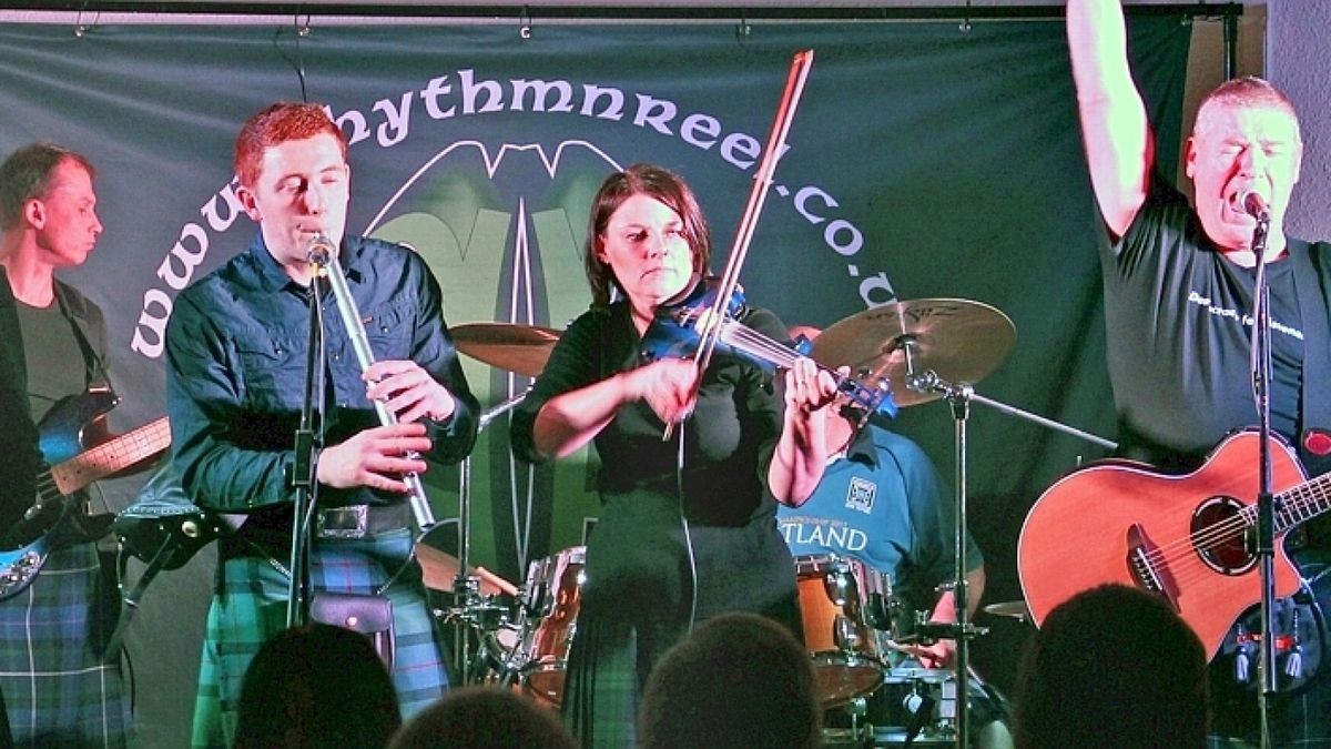 Dudelsack sorgt für rockige Highland-Klänge auf der Bühne