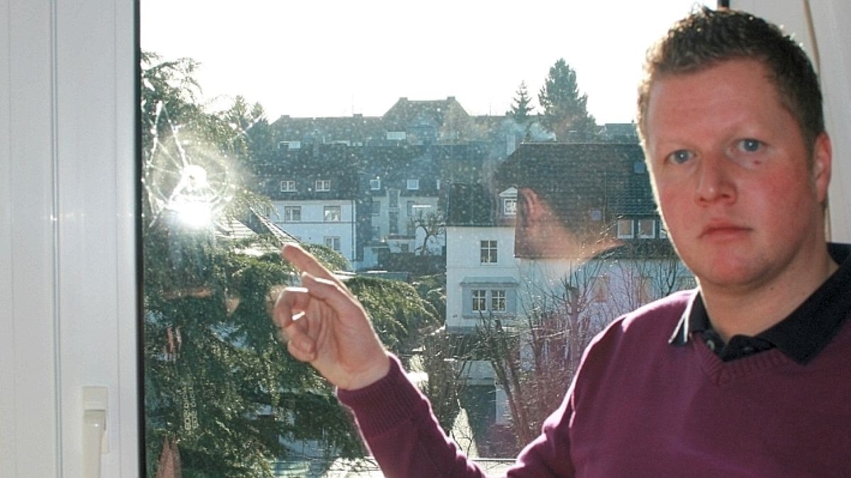 Kugel traf das Wohnzimmerfenster