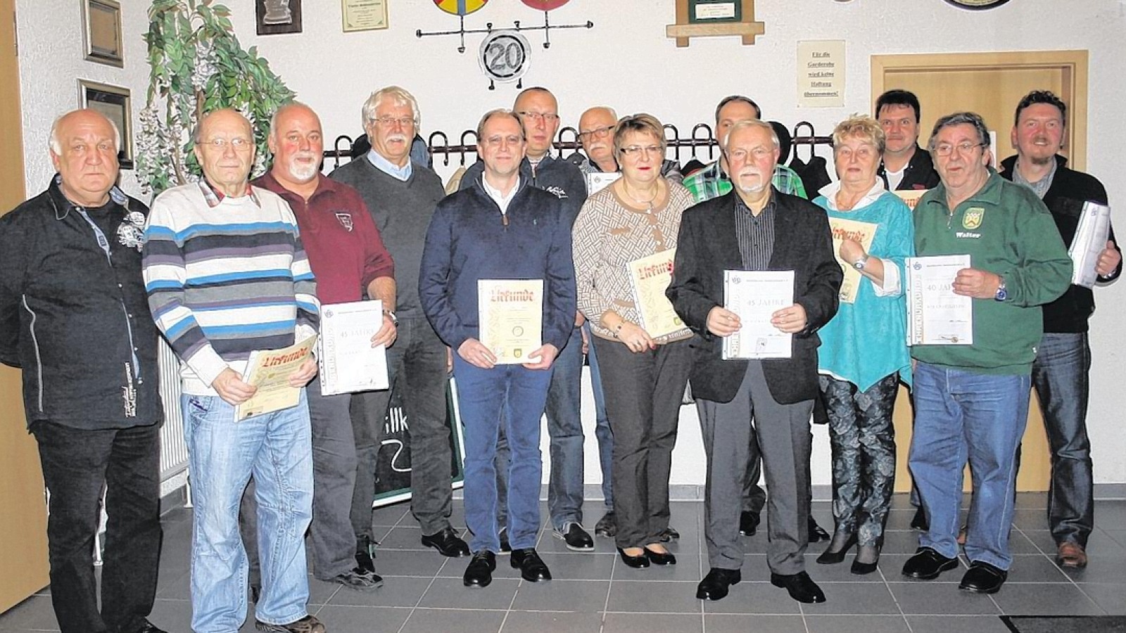 Goldene Nadeln für treue Mitglieder