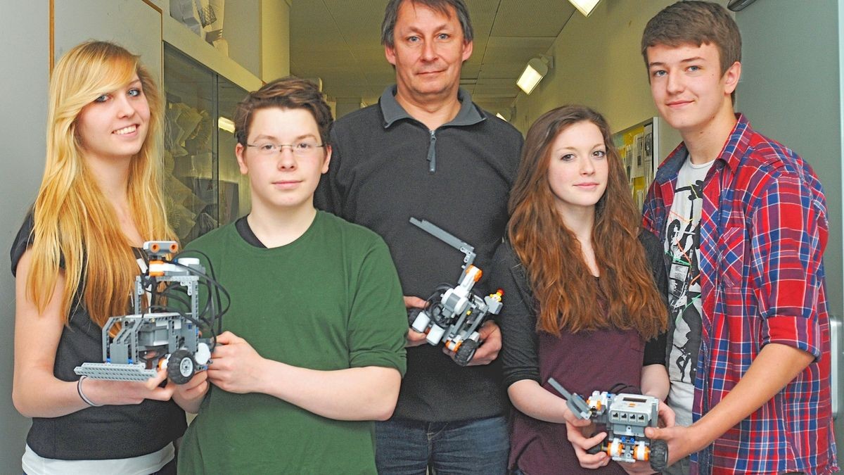 Schüler programmieren Lego-Roboter