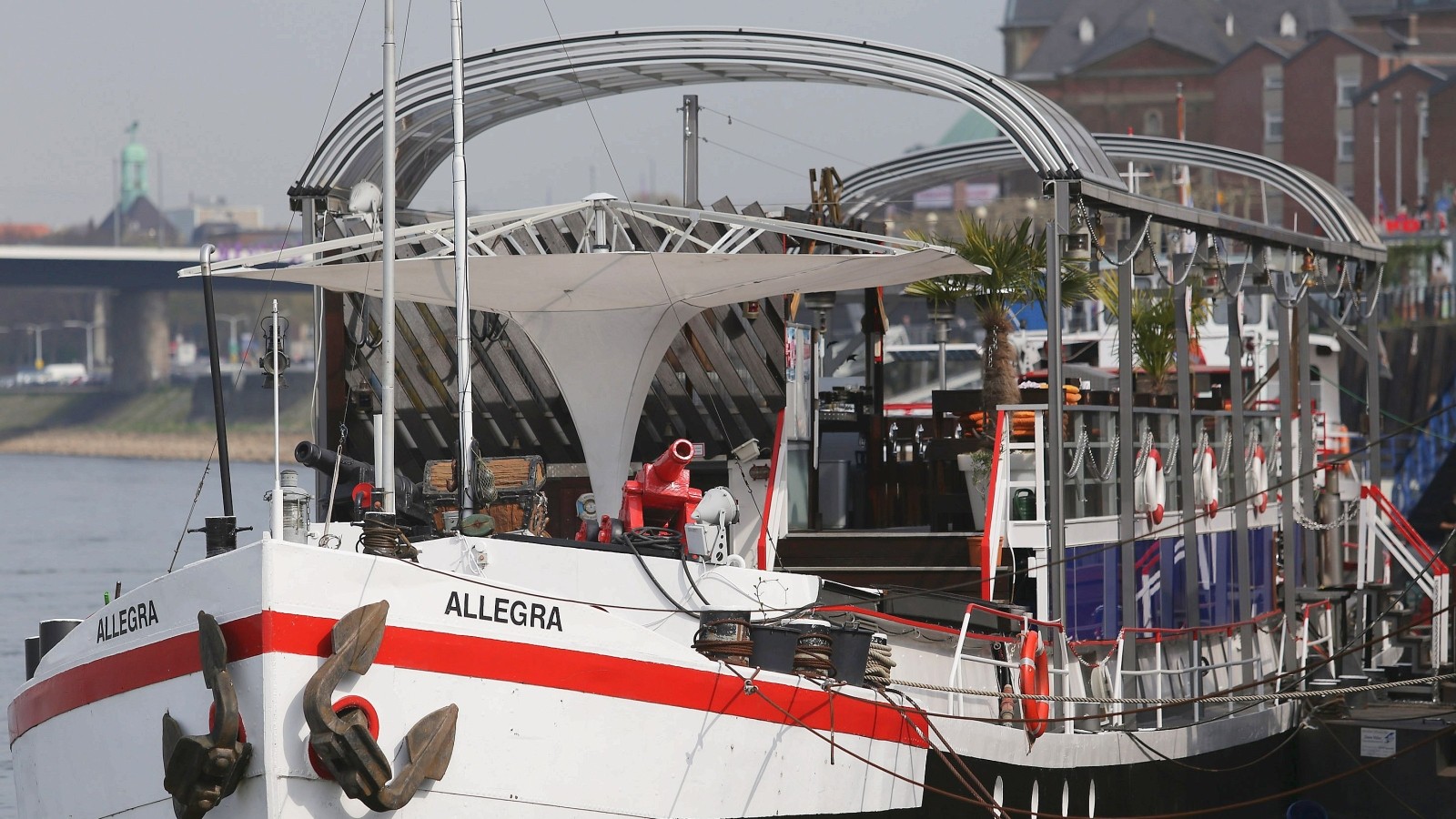 Streit um Düsseldorfer Gastronomie-Schiff MS Allegra