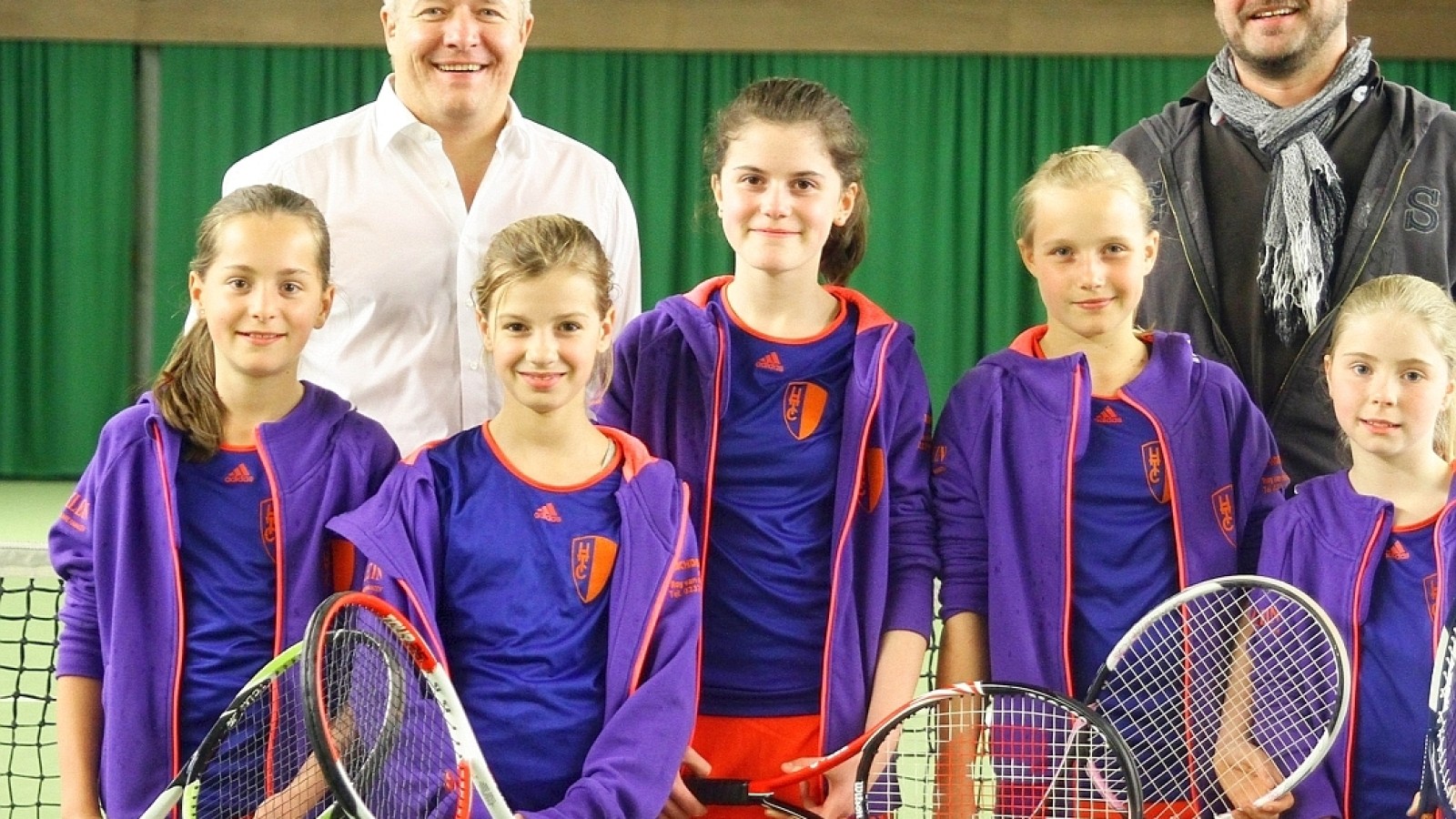 Neues Outfit für junge TC-Mädels Dachdeckermeister Roy van der Lingen ...