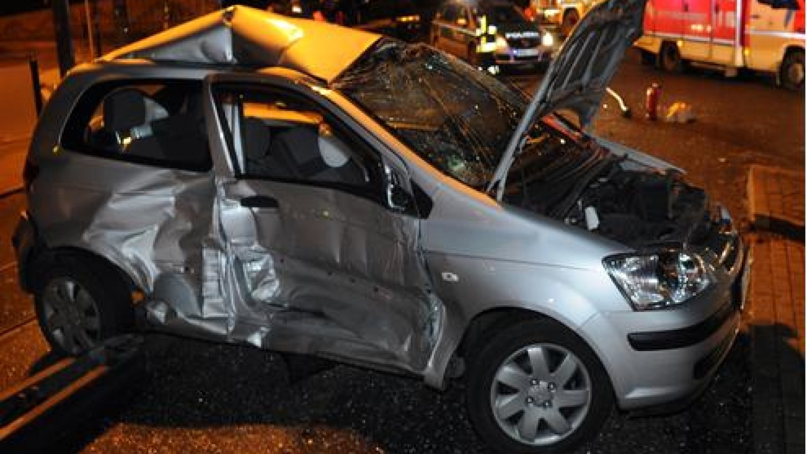 Drei Verletzte bei schwerem Unfall