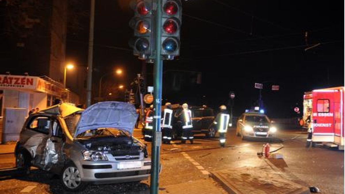 Drei Verletzte bei schwerem Unfall