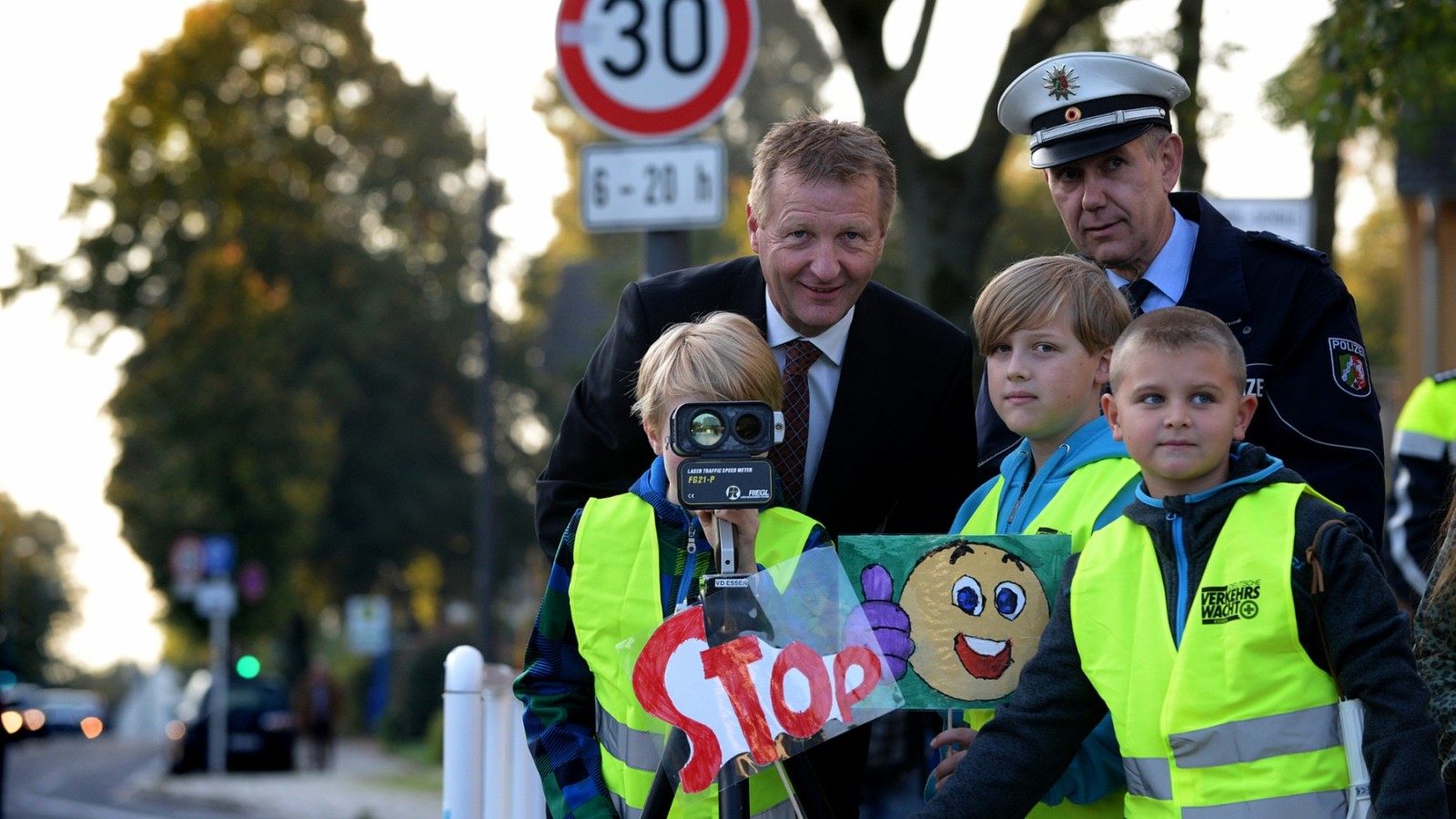 Polizei und Kinder erwischen in Essen Raser mit Tempo 59 vor Schule