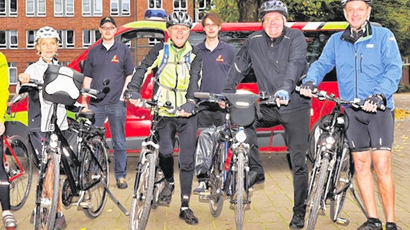 Bürgermeister Roland und sein Team auf dem Weg nach Marcq