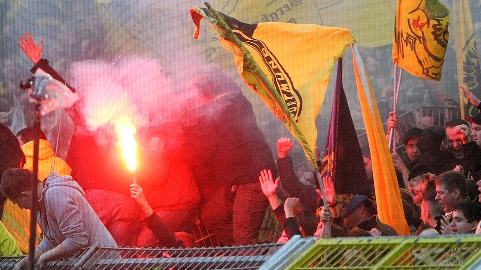 BVB-Hooligan mit illegalem Pyro verhaftet